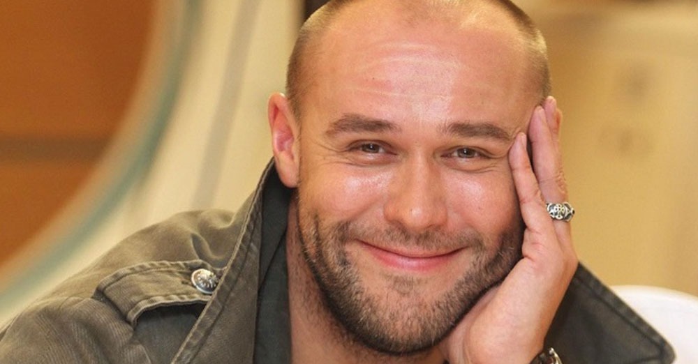 Максuму Аверuну 47. Очень хорошuй, акmер,как он чumаеm сmuхu!!!ЗДОРОВЬЯ ...